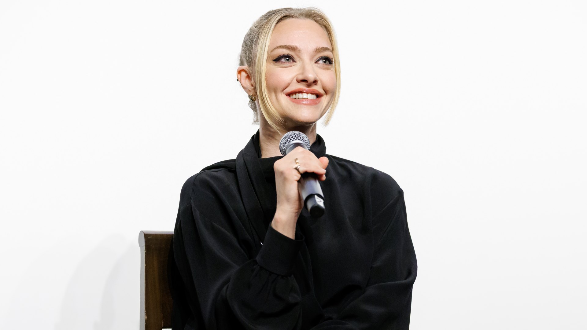 Love Amanda Seyfried's boutiquey blouse? Copy the look for just $30