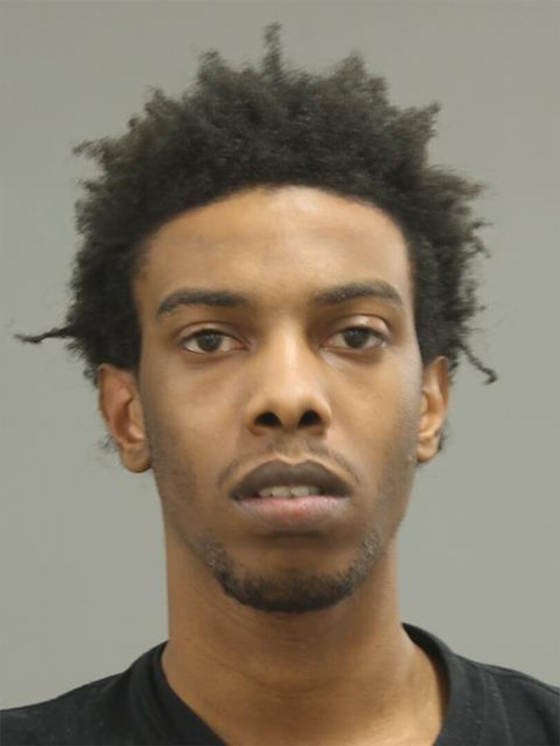 Rockford police gang unit arrests 2 men, recover 2 guns