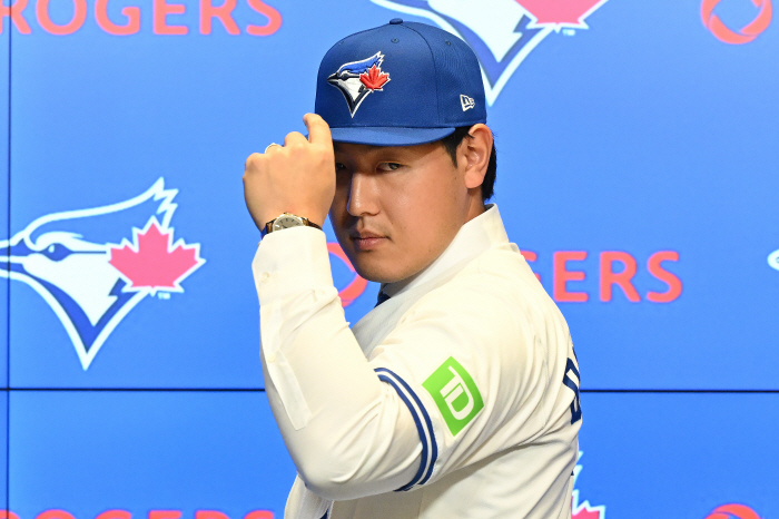 Super big Okamoto! Ryu Hyun-jin's national craze → Toronto smiles at ...