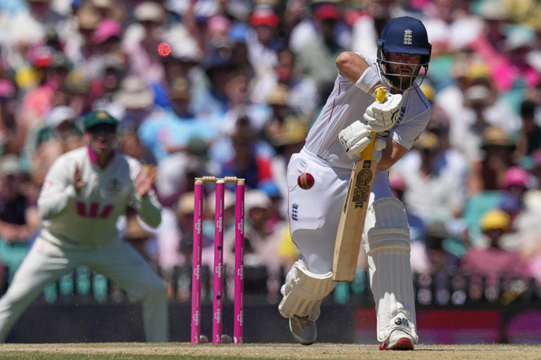 England rallies after early setbacks on day 4 of final Ashes Test