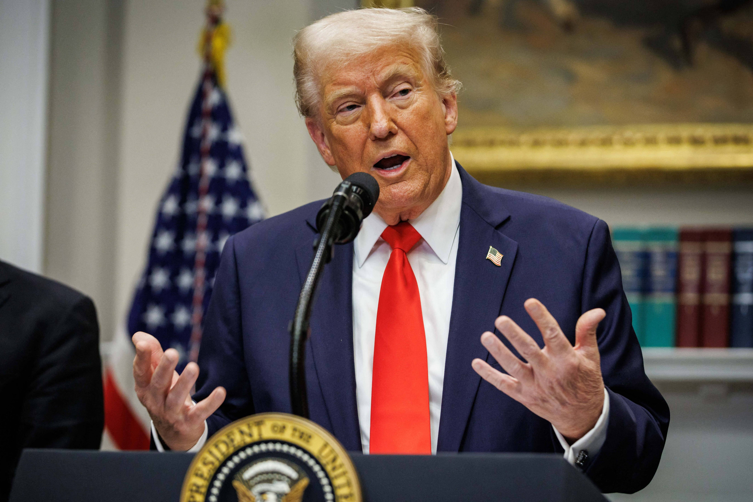 Trump issues ultimatum for next Fed chair