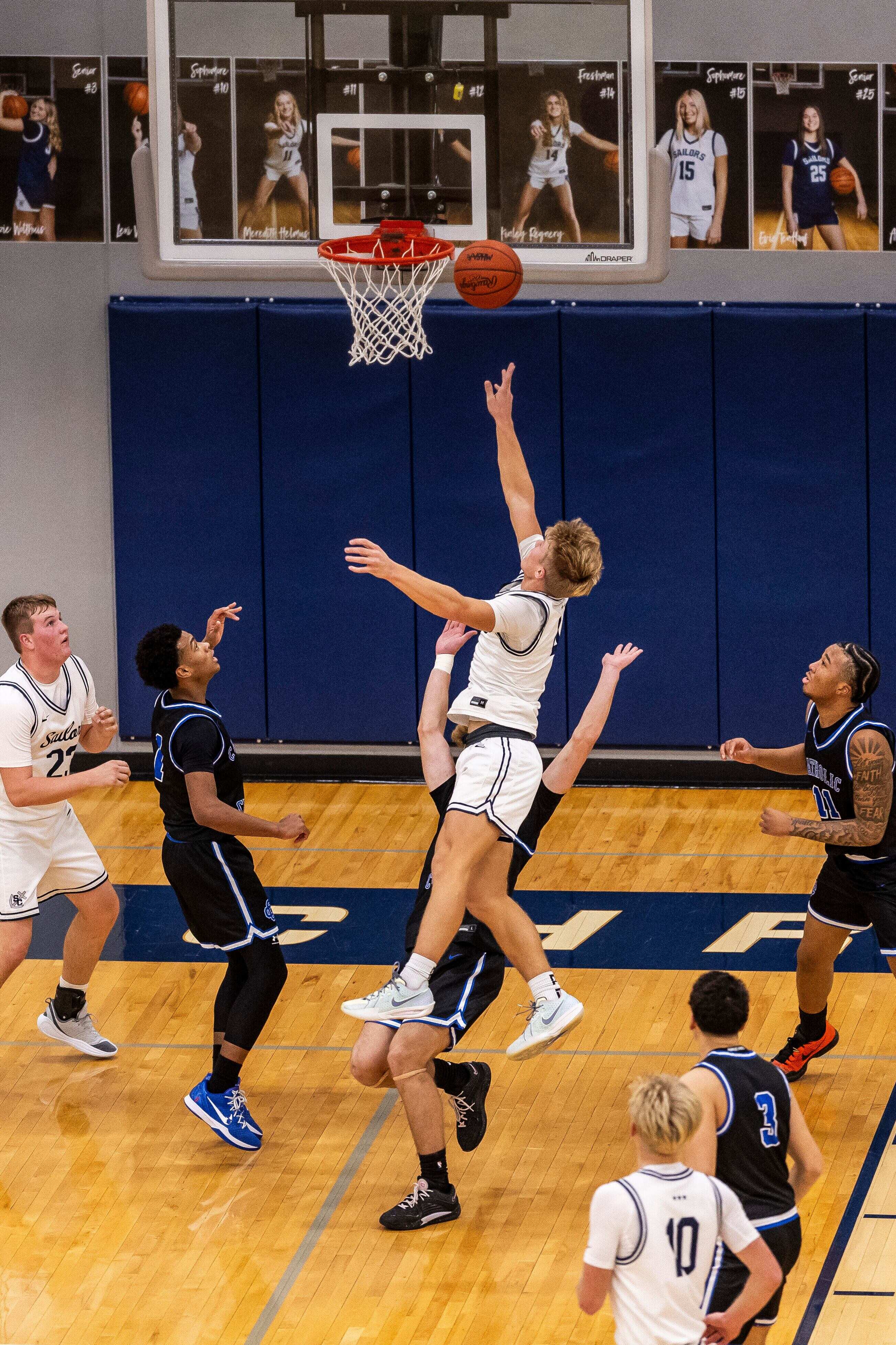 Defending champ, heavyweights dominate Michigan boys basketball top 25 ...