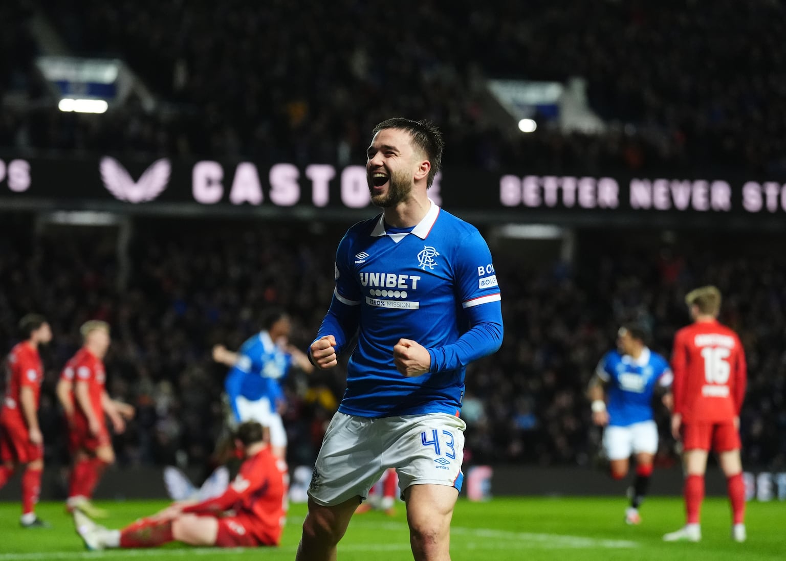 Rangers beat managerless Aberdeen to move up to second in Premiership table