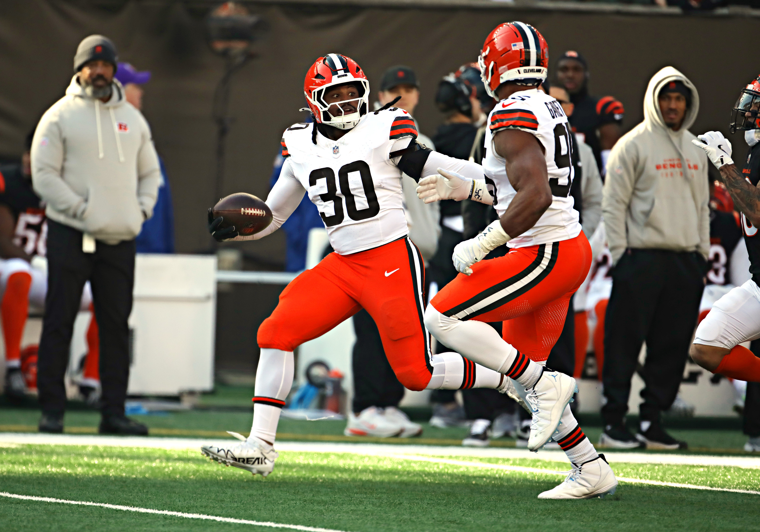 Pro Blue: Devin Bush scores on 97-yard pick-six to end stellar season ...