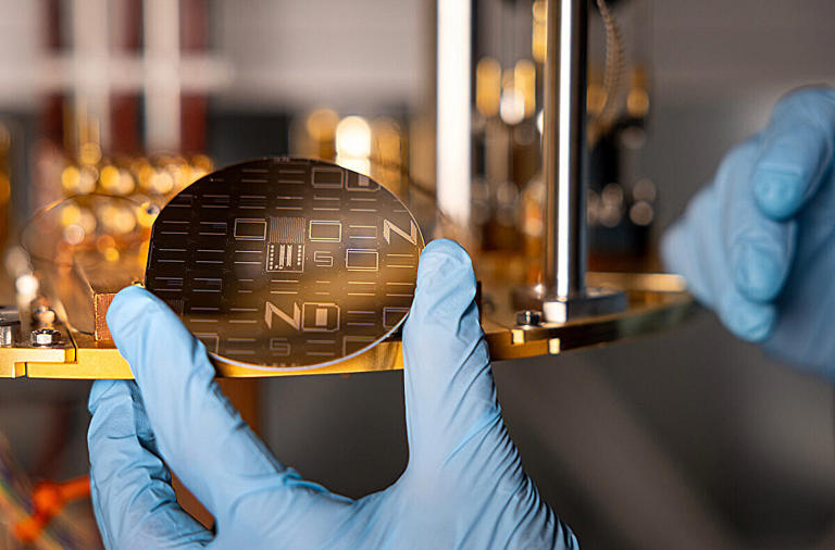 Advanced quantum detectors are reinventing the search for dark matter