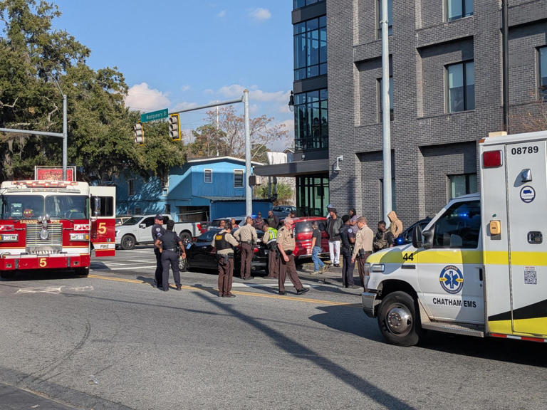 17-year-old in custody after police chase with mom’s car ends in crash ...