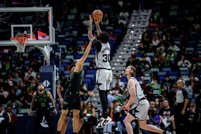 Spurs' Champagnie reveals secret to drawing jump-shooting fouls