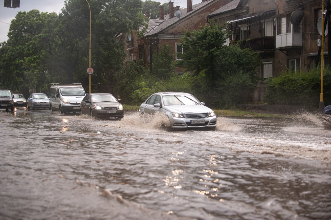 Roma sott’acqua: l’Aniene esonda. Scuole domani
