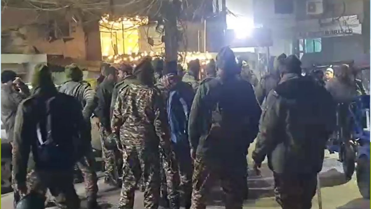 Delhi to begin demolition drive near Faiz-e-Ilahi Mosque, 17 bulldozers ...