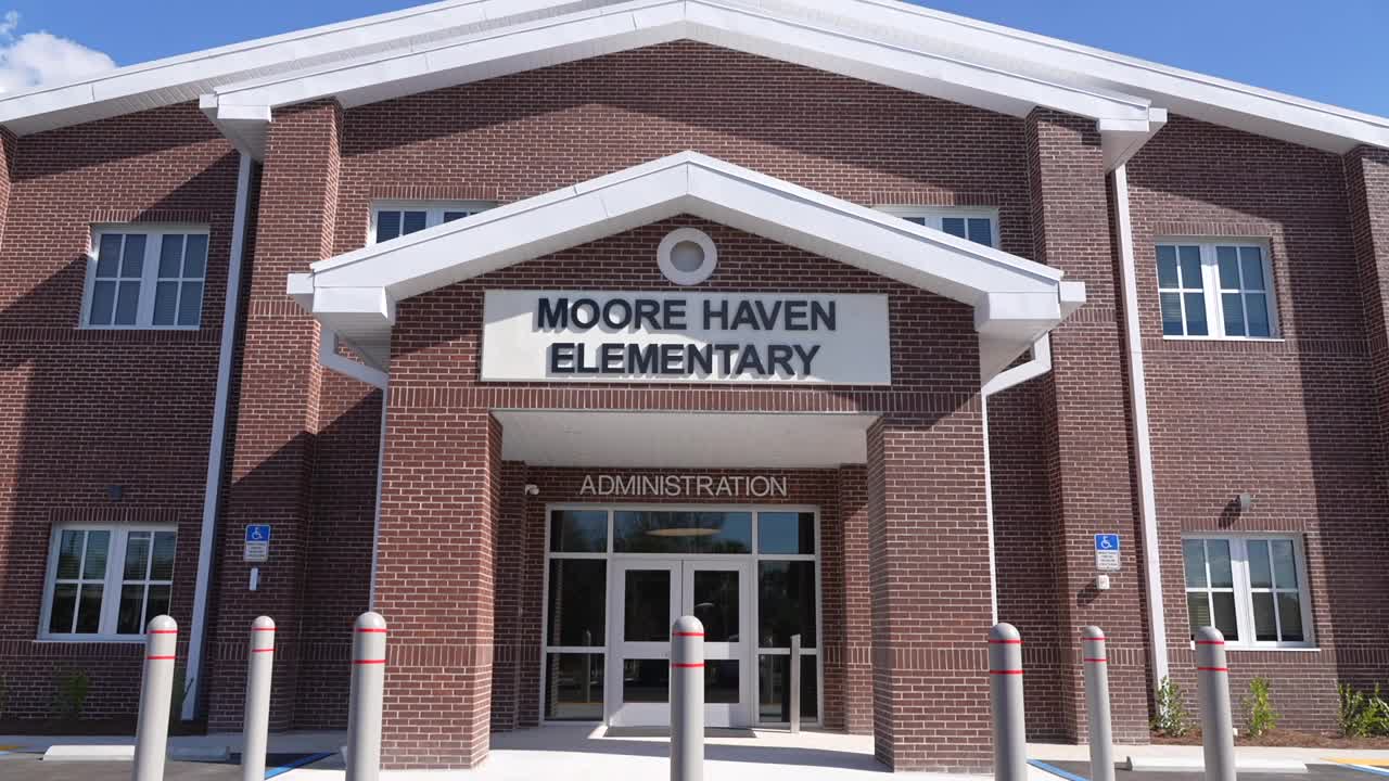 Moore Haven Elementary School has its first day of school in its new ...