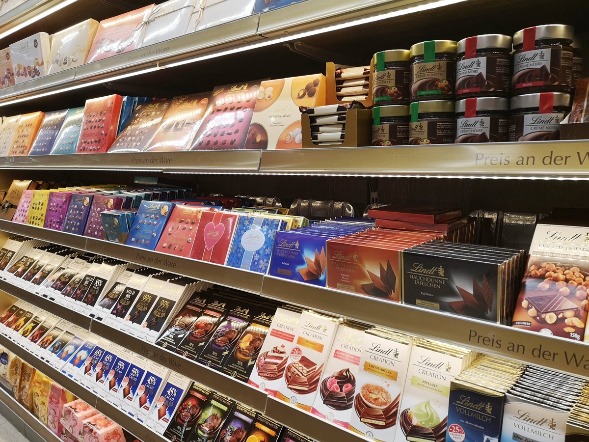 Rewe-Kunden schauen auf Schoko-Preise – bei diesem Anblick kippen sie ...