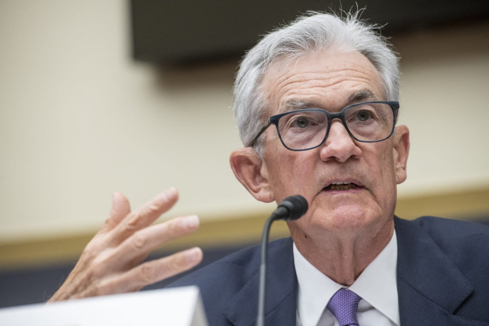 Trump issues ultimatum for next Fed chair