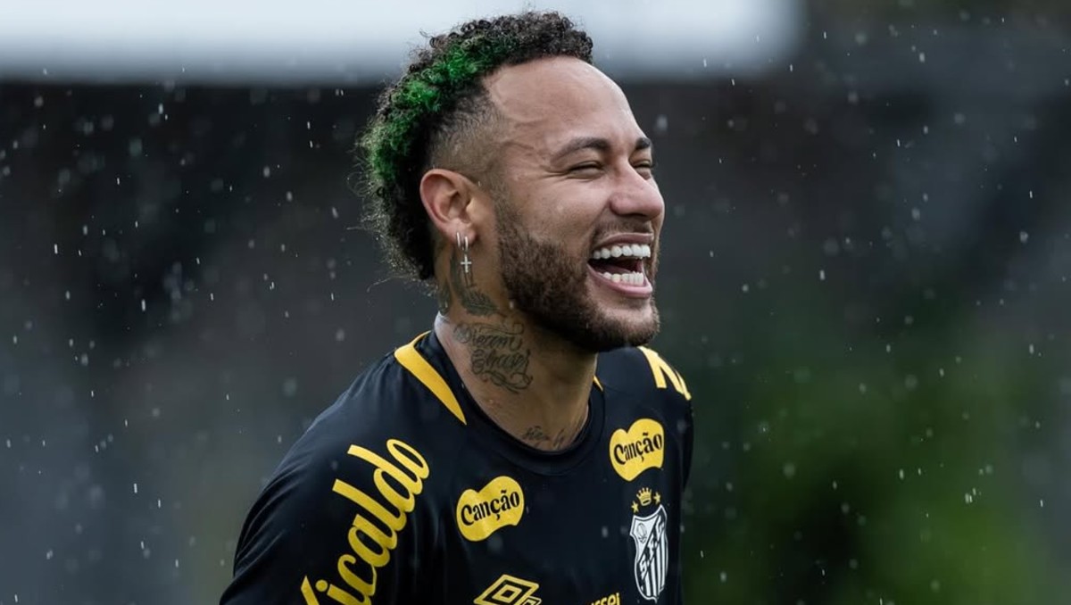 Neymar presume sus lujosos vehículos inspirados en Batman; este es su ...