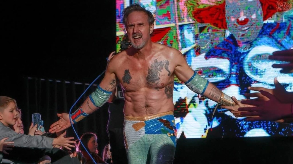 David Arquette makes surprise in-ring return
