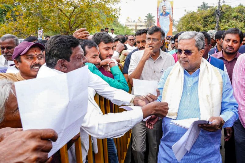 Dy CM’s 'good luck' to CM refuels talk of Karnataka power tussle