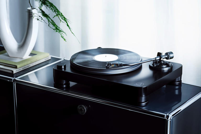 Audio-Technica AT-LP7X turntable has a little something for everyone