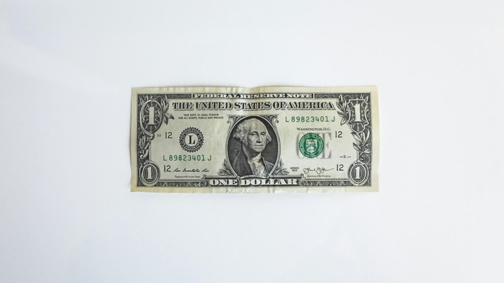 Investor claims $140,000 is America's new poverty line, economists push ...