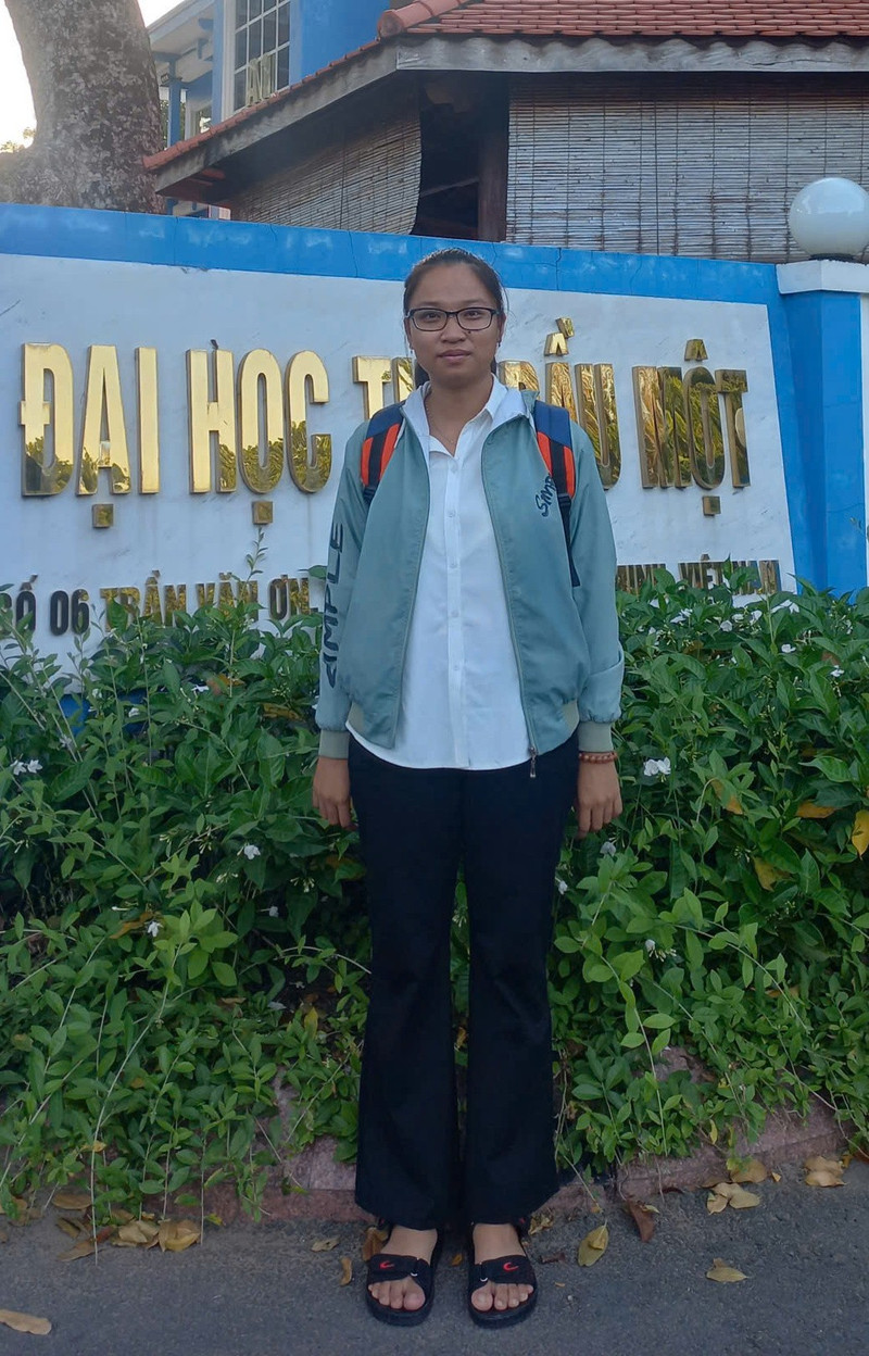 Thủ khoa bước qua nghịch cảnh