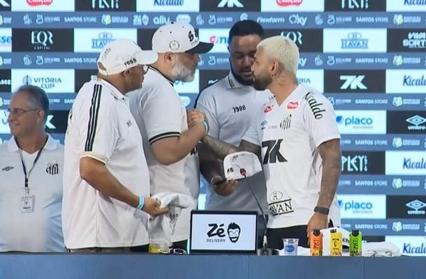 Integrantes de organizada do Santos dão recado a Gabigol em seu retorno