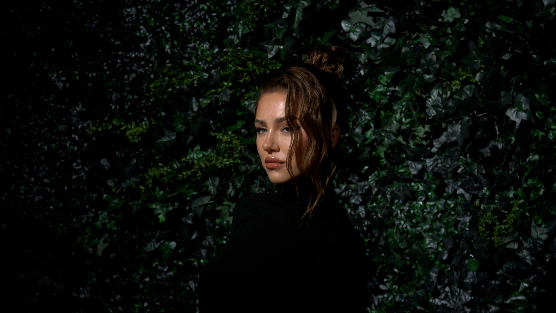 Delilah Belle Hamlin ile doksanlar nostaljisi ve NYFW glam