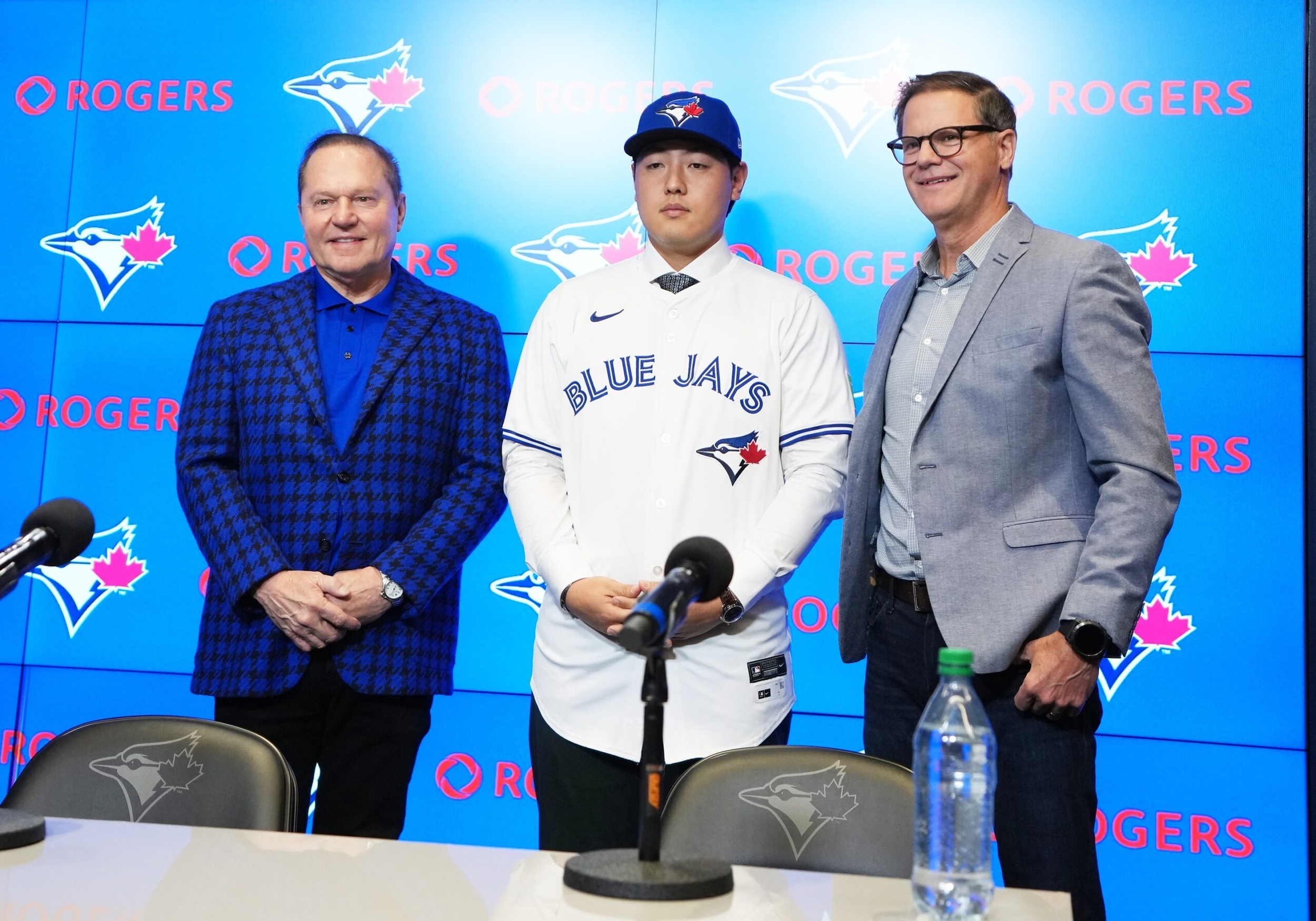 Blue Jays: Is there room for another hitter after signing Okamoto?
