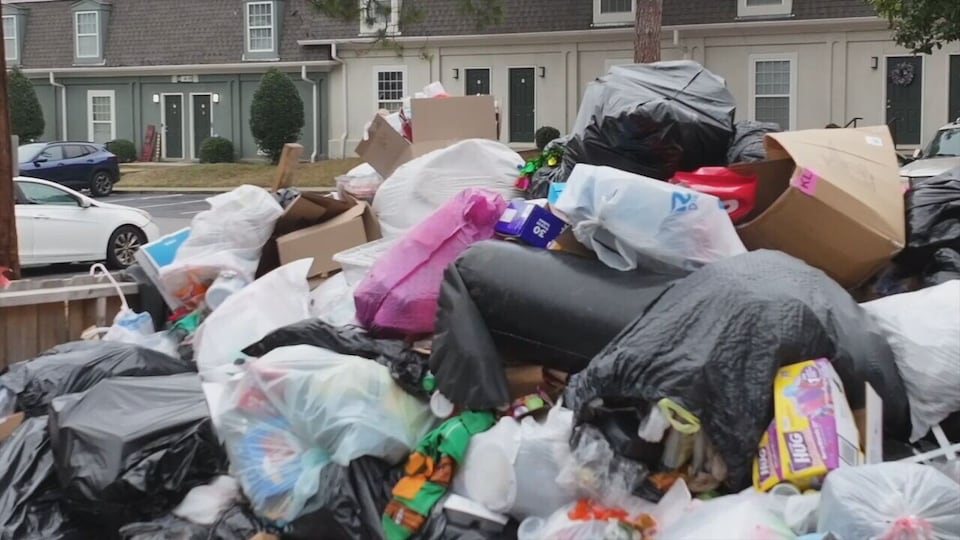 DeKalb neighbors frustrated as apartment complex becomes trash dumping ...