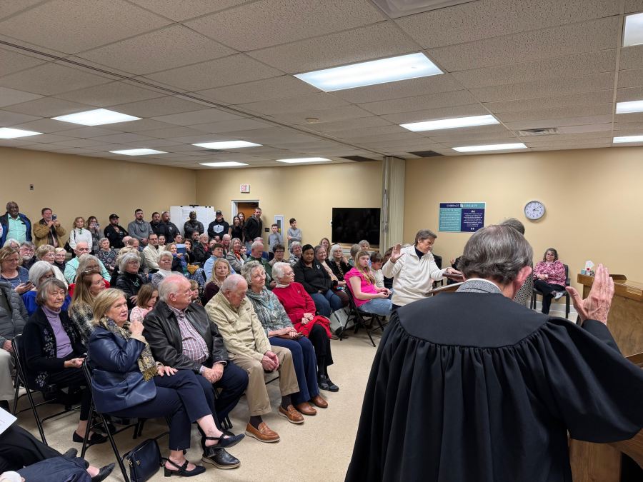 First female mayor sworn into office in Pine Mountain