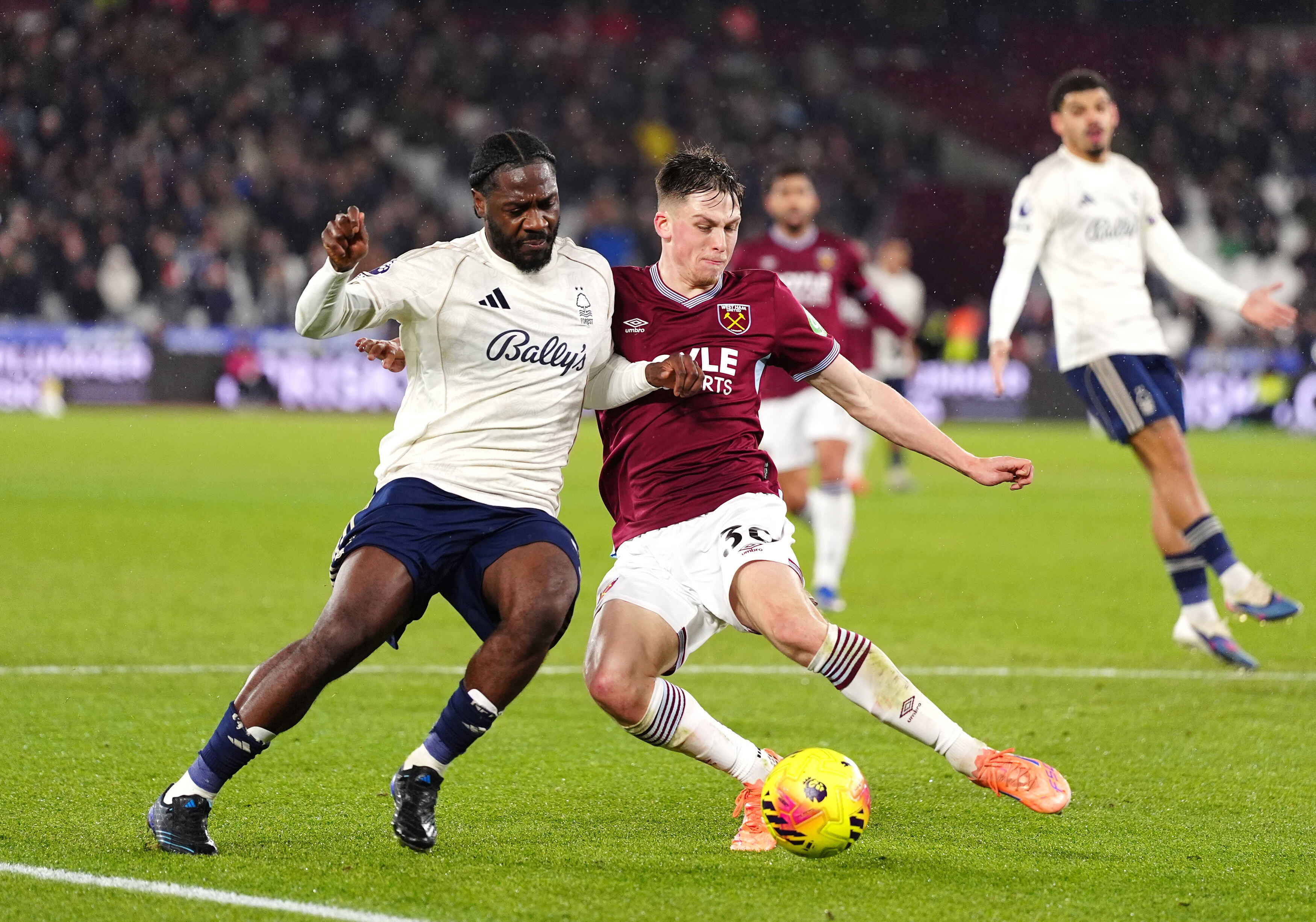 Nottingham Forest seals late 2-1 win at West Ham to pile pressure on ...