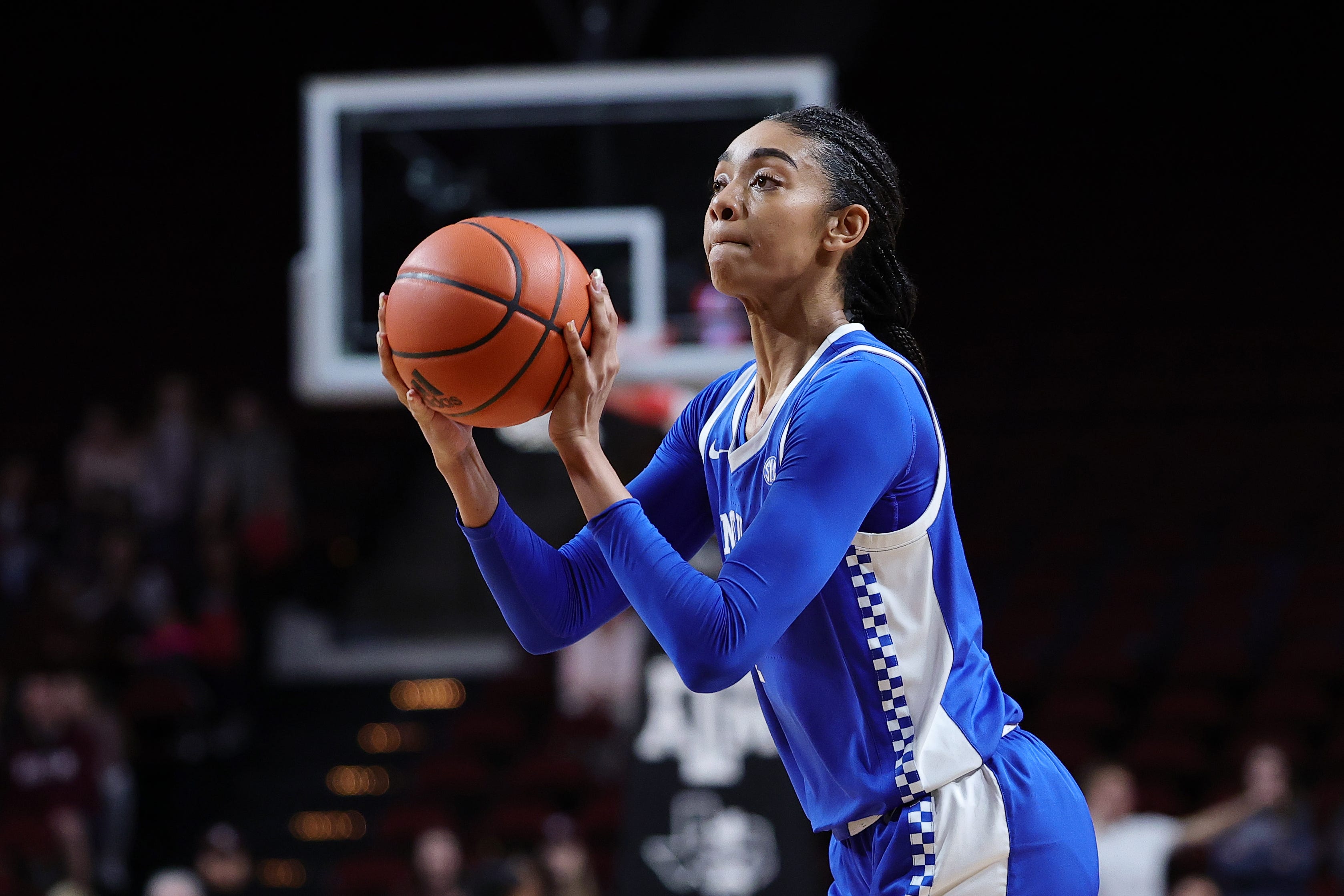 SEC women’s basketball contender to be without key starter after elbow ...