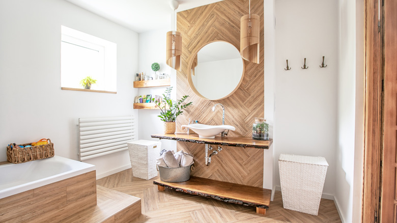 DIY wood paneling in the bathroom: Chic tile alternative or moldy disaster?