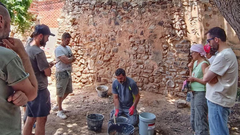 Catorce meses esperando la luz: la batalla de un vecino de Used ...