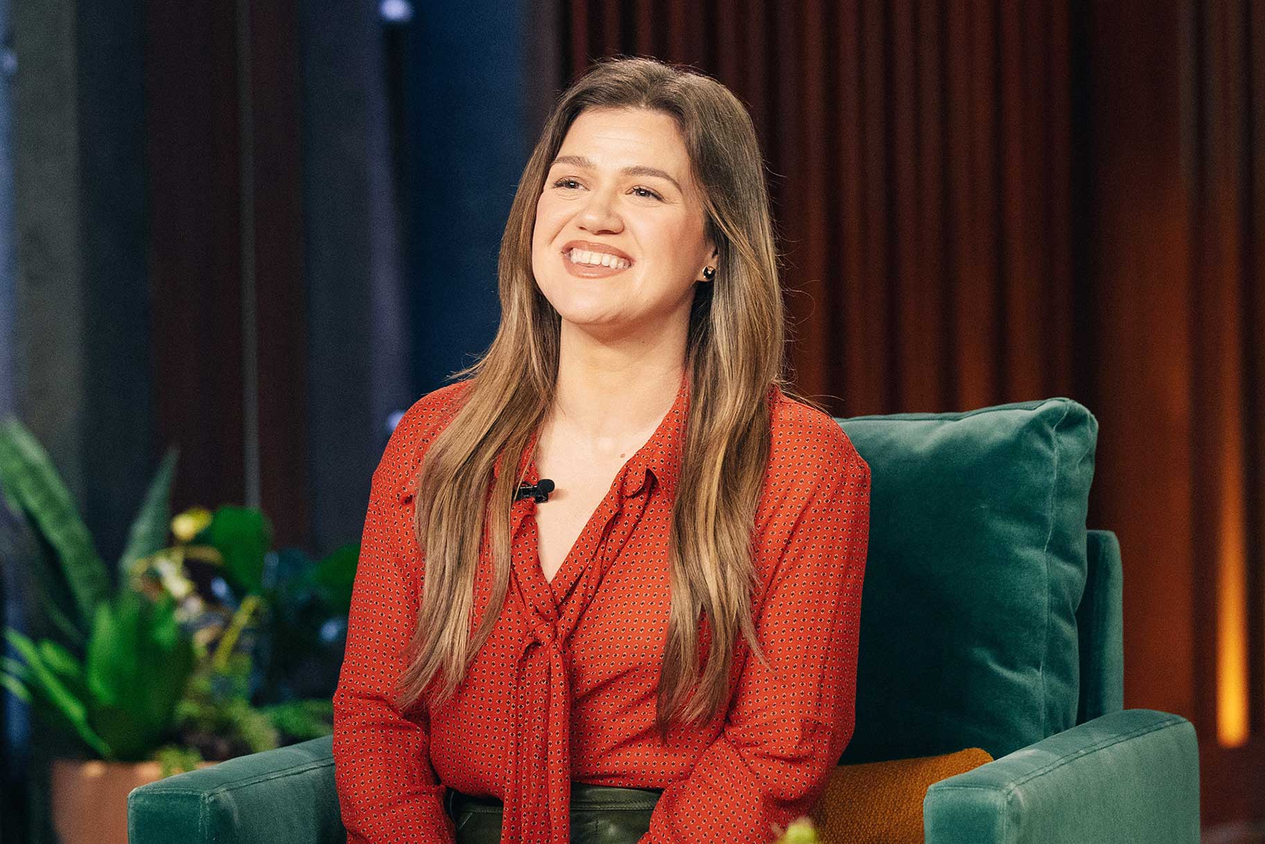 Kelly Clarkson’s haunting cover of “Blue Bayou” will get you in your feels