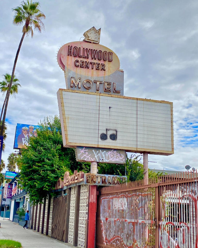 Fire destroys iconic Hollywood motel from 'LA Confidential' as man ...