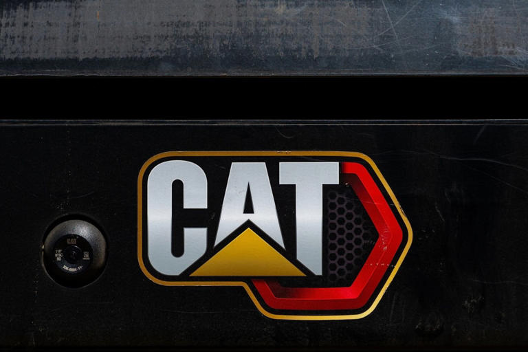Caterpillar CEO elected executive chairman, predecessor to retire