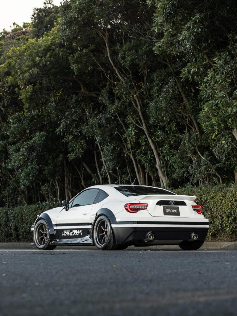 This body kit makes a new Toyota GR86 look like an old AE86 with pop-up ...