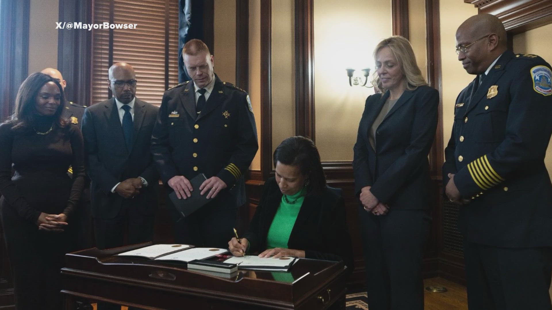 Interim DC police chief sworn in