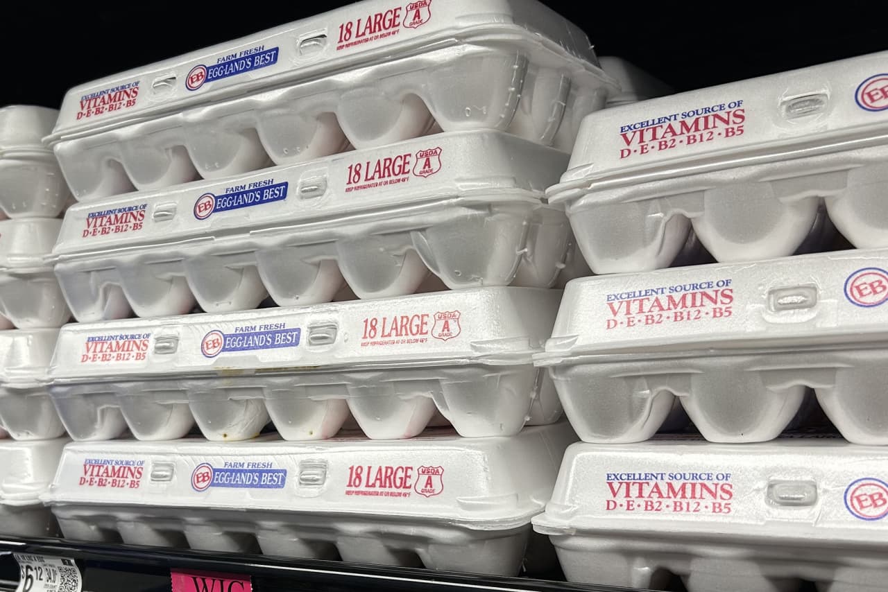 Cal-Maine stock tumbles on lower egg prices and shrinking earnings. Why ...