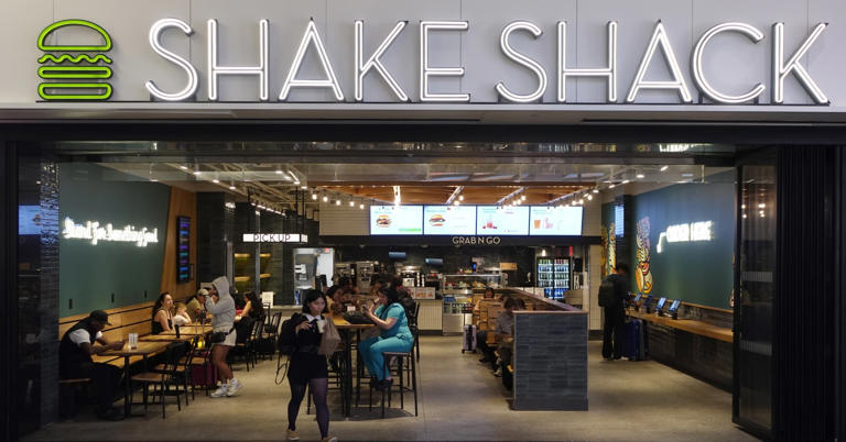 The 4 leadership lessons behind Shake Shack's success