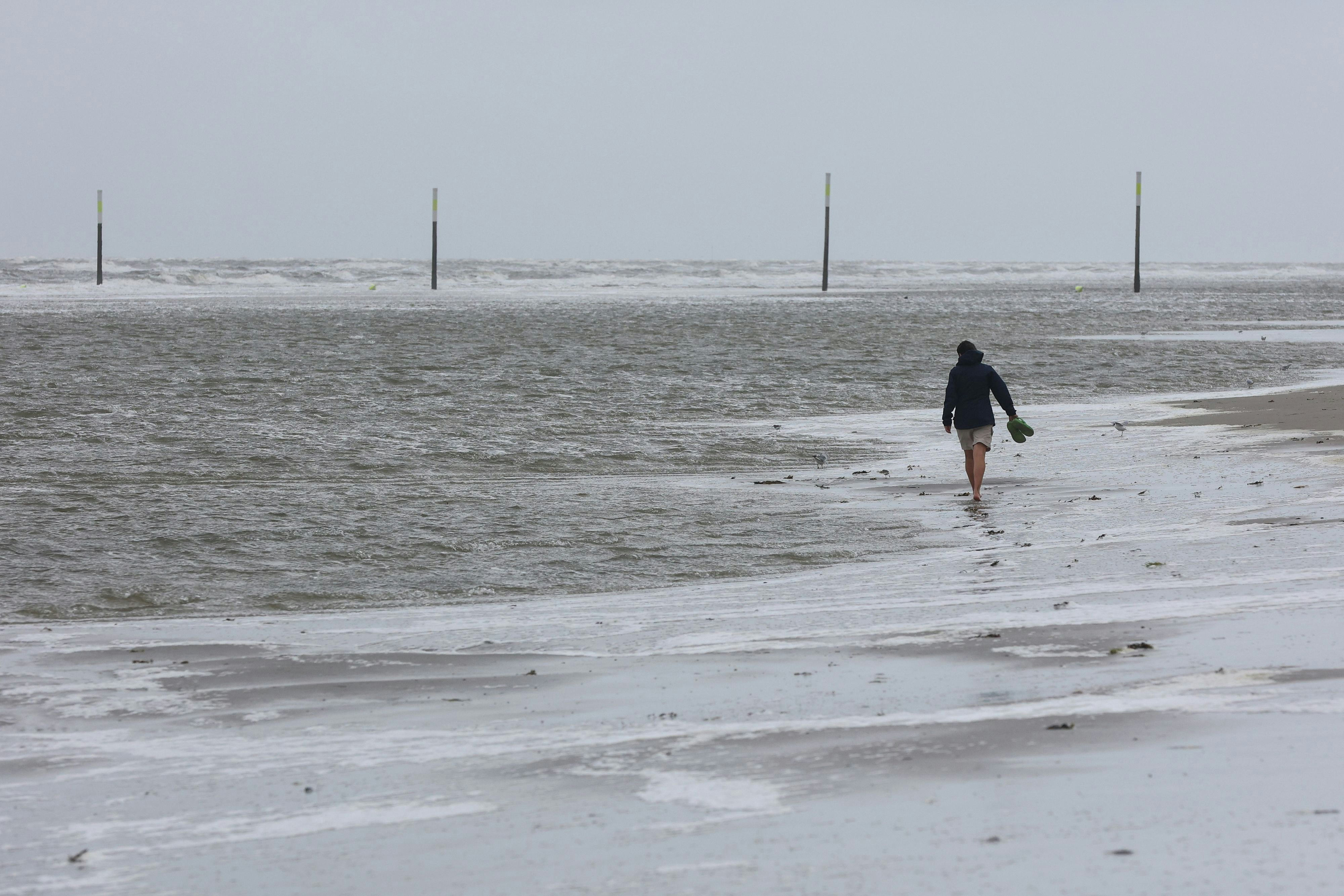 Brandgefährliches Souvenir: Junge findet „Stein“ am Strand – der geht ...