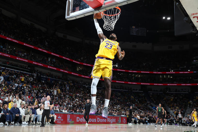Luka Dončić, LeBron James dominate fourth as Lakers down Pelicans