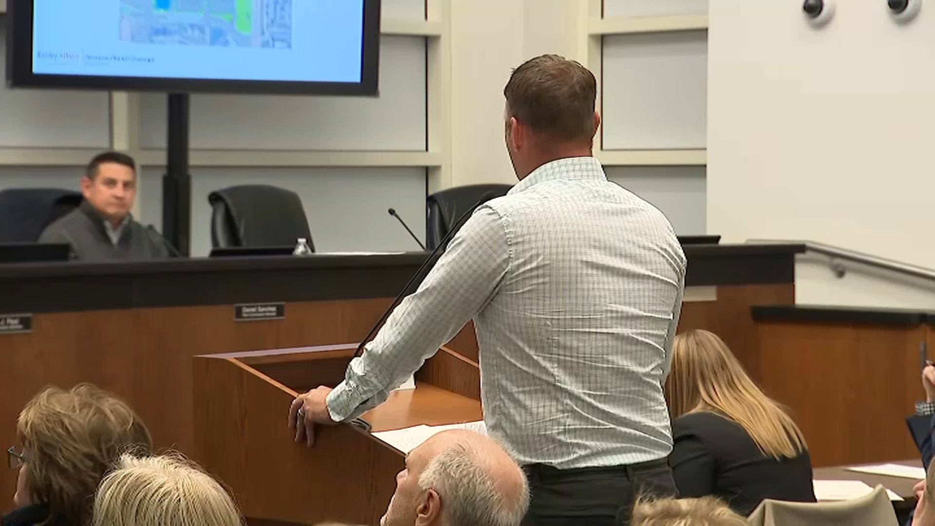 Residents push back on plans for Amazon retail facility in Orland Park