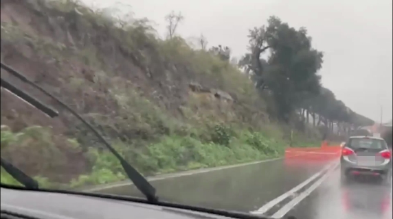 Maltempo: piccola frana sulla via Trionfale, senso unico alternato per ...
