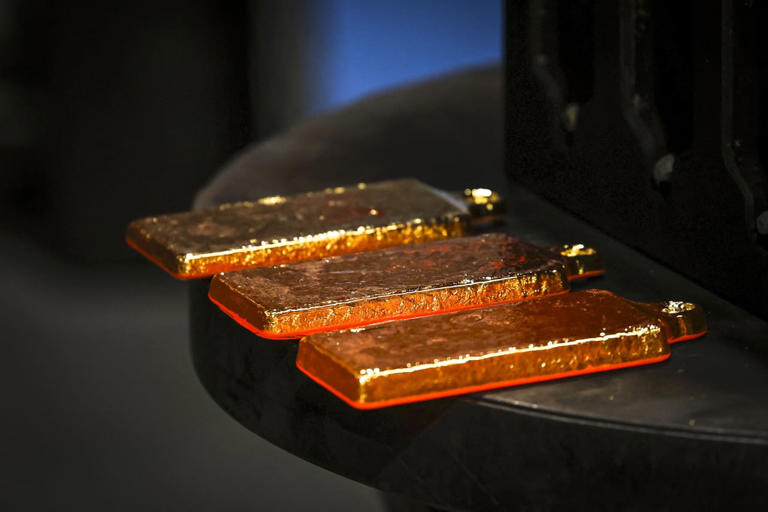 Gold is muscling out treasuries as a foreign reserve asset