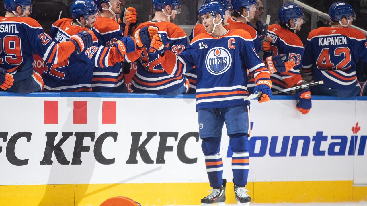 McDavid nets hat trick as Oilers drill Predators
