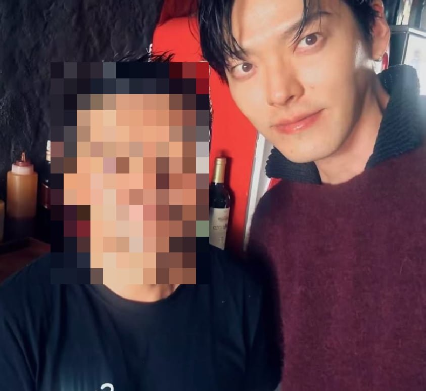 Kim Woo-bin and Shin Min-a spotted in Spain