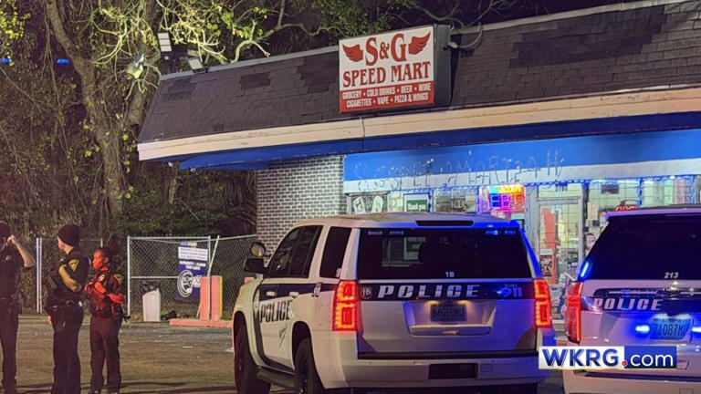 Men injured after fight at Pleasant Valley Road convenience store