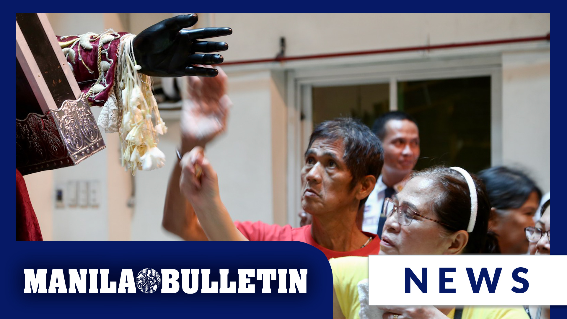 Catholic devotees line up to touch images of Jesus Nazareno at Quiapo ...