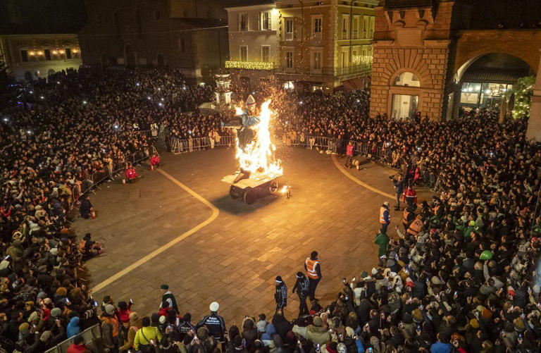 Nott de Bisò, la testa è caduta dal Rosso