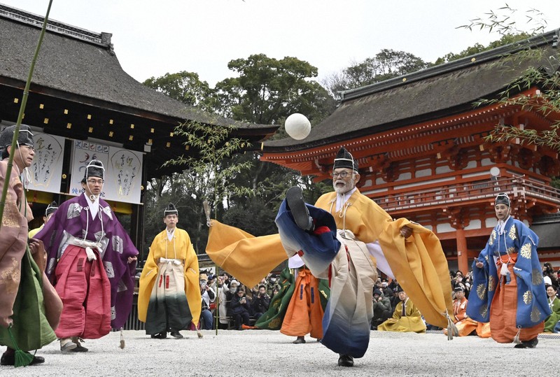 Easy Japanese news in translation: People play ancient Japanese ...