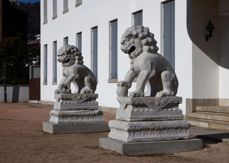 President Lee to compensate Kansong Art Museum for stone lion return
